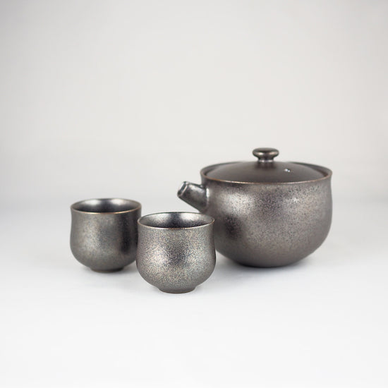 fuuu（Kyo-yaki/Kiyomizu-yaki）| Sake Choko and Katakuchi Set – 朱 SHU. by ...